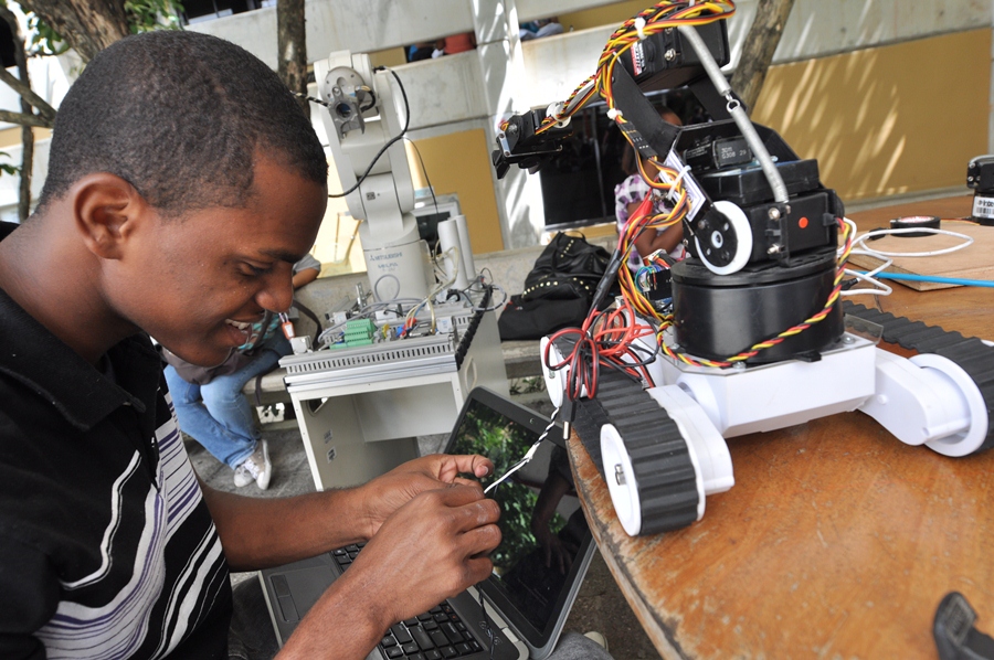 ¿Qué pasará con los proyectos de Intecnología 2013? – LA COLMENA