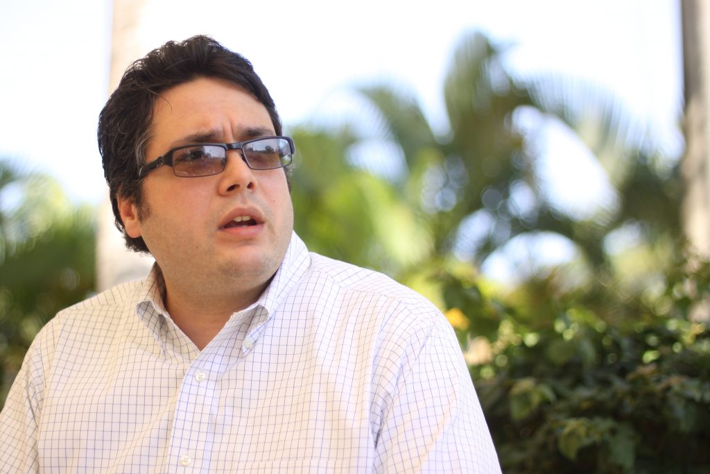 ¿Quién es el doctor Julio Defilló? – LA COLMENA