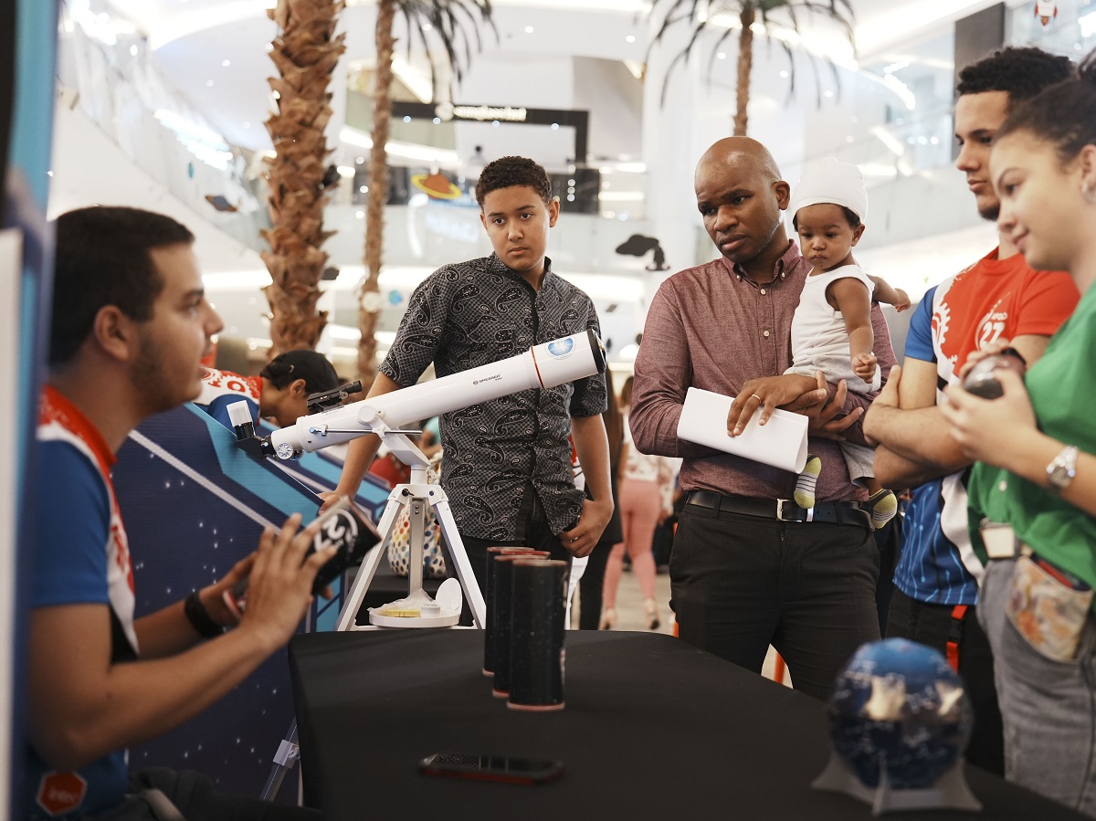 Equipo Apolo 27 de INTEC realiza segundo STEM Tour Ágora Mall – LA COLMENA