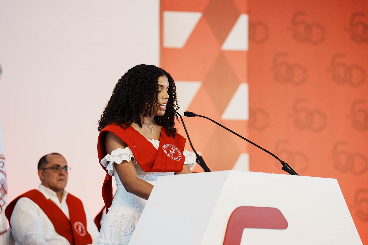 Discurso de graduación – LA COLMENA