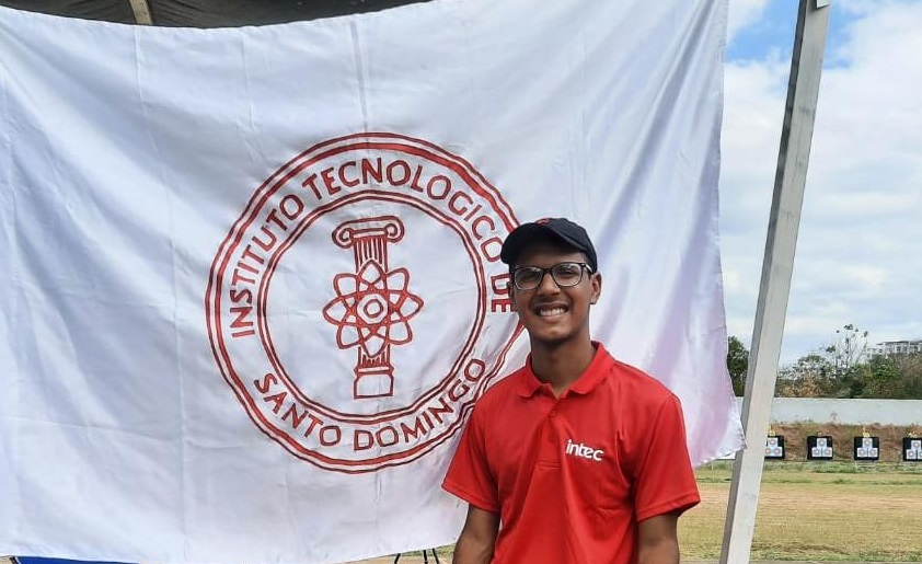 Estudiante de Cine de INTEC gana oro en competencia de tiro con arco – LA COLMENA
