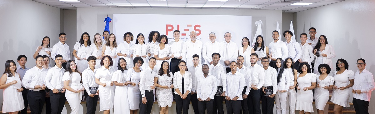 53 Jóvenes Talentos Nacionales se unen al legado de becas PIES en INTEC ...