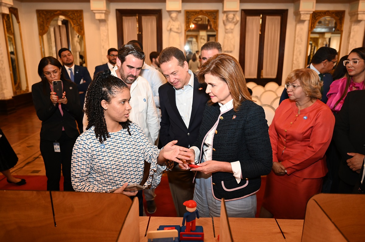 Estudiantes de Diseño de INTEC presentan en Palacio Nacional resultados ...