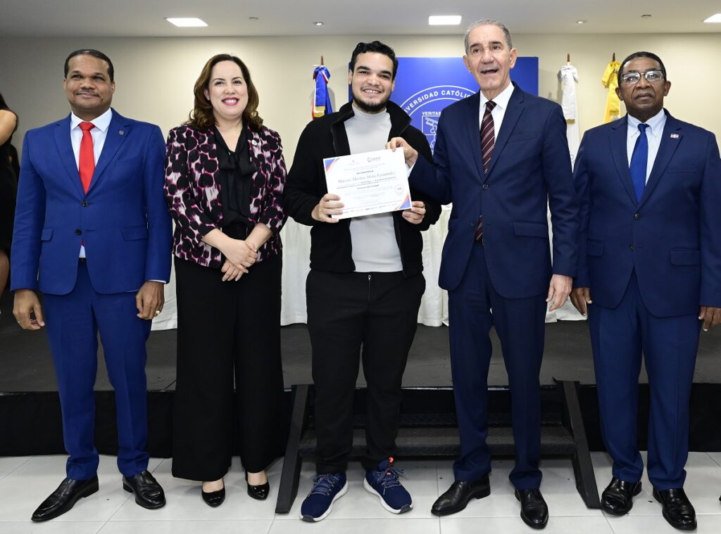 Estudiantes de INTEC destacados en el IX CEICYT con premios y menciones ...